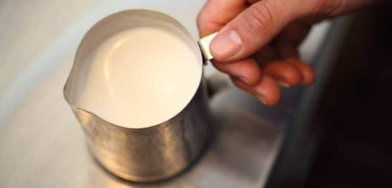 How To Froth Milk - Best Tips For Beginners From Coffeespiration